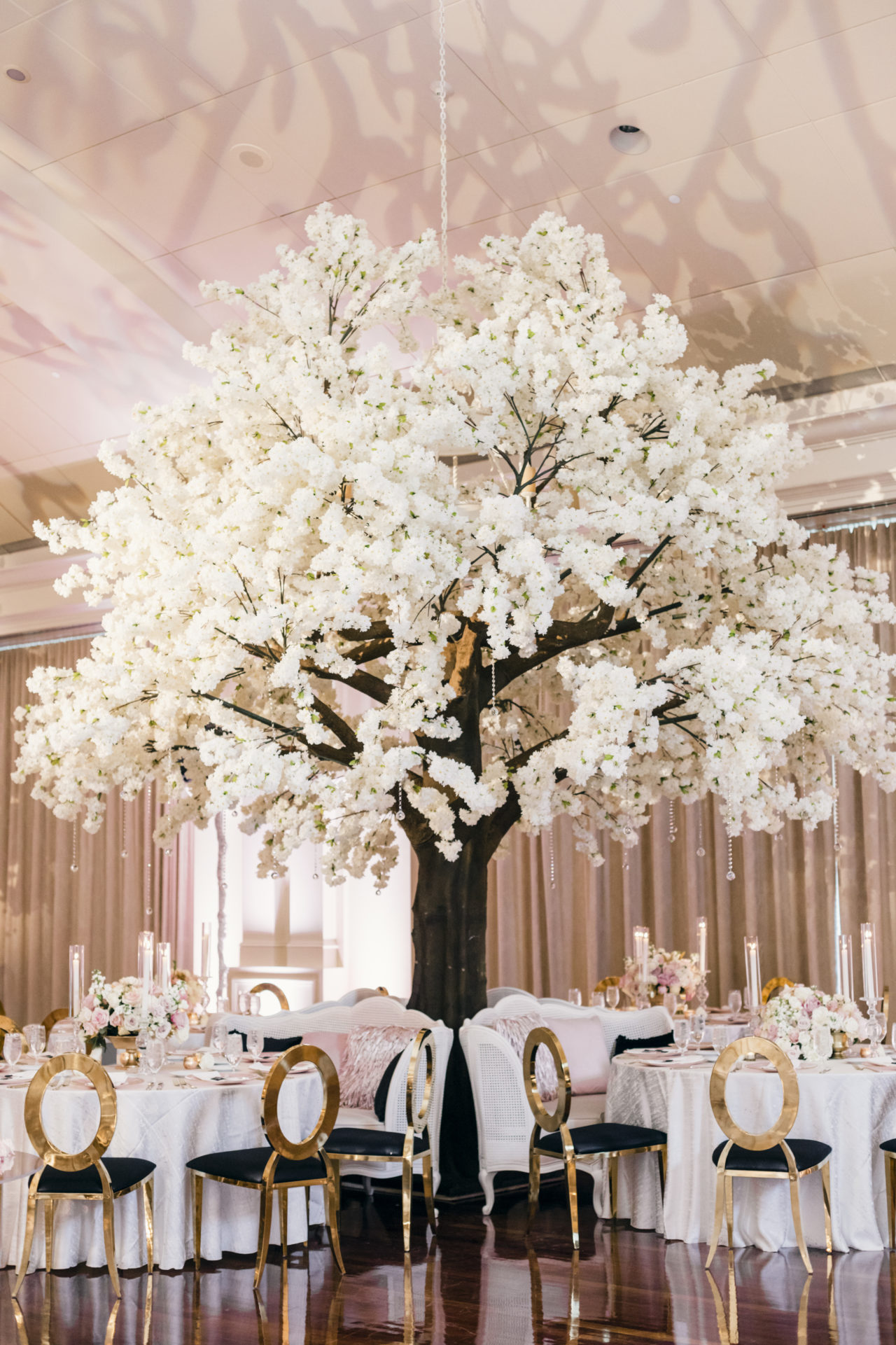 DRAMATIC DESIGNER RECEPTION | A 3D WEDDING DESIGN - Concept Wedding Designs